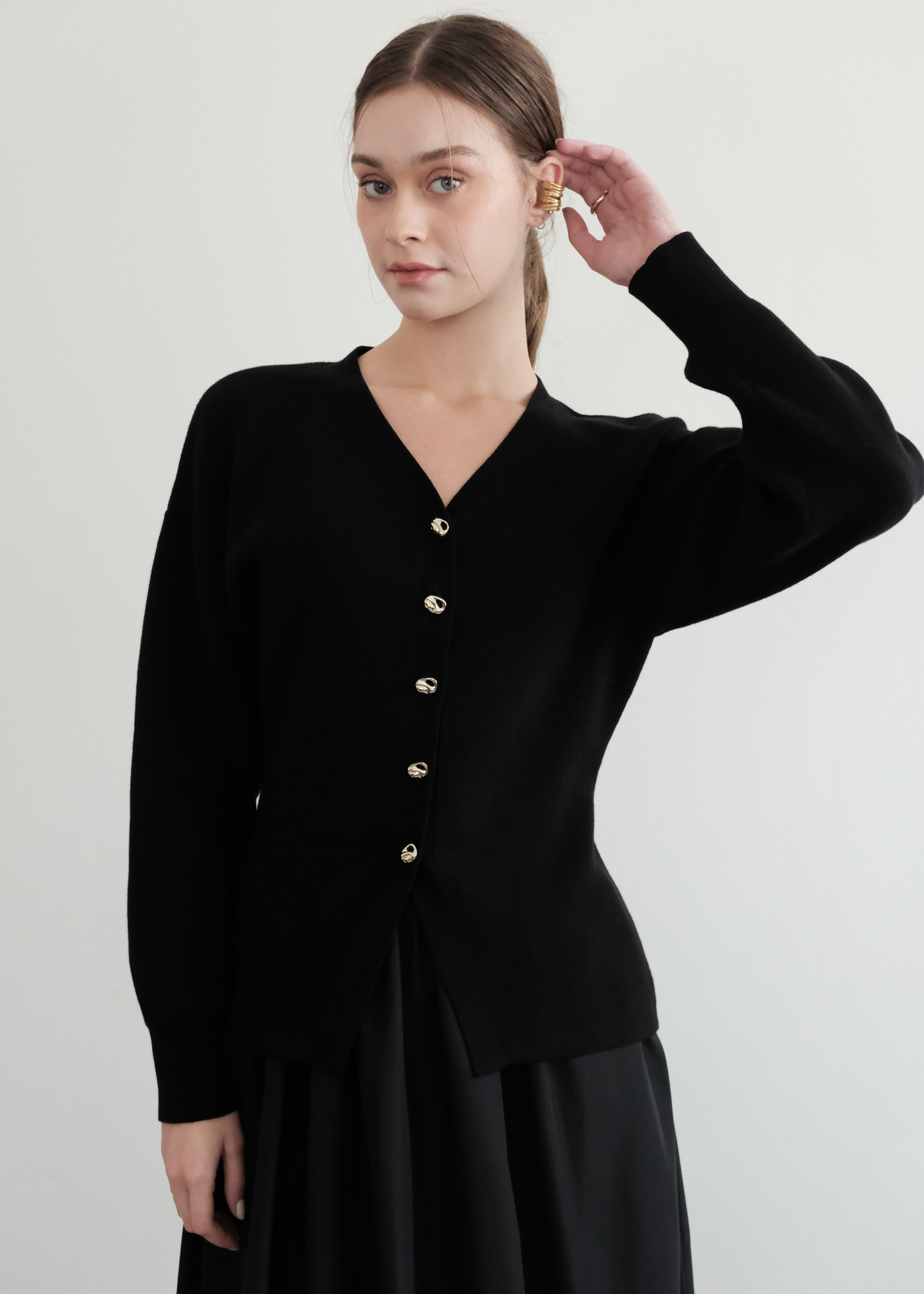 Jane Gold Button Black | IDR 275.000 | Nueta
